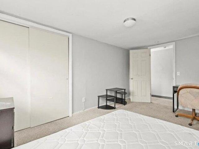 house with 6 bedroom, West Haven CT ES104905238