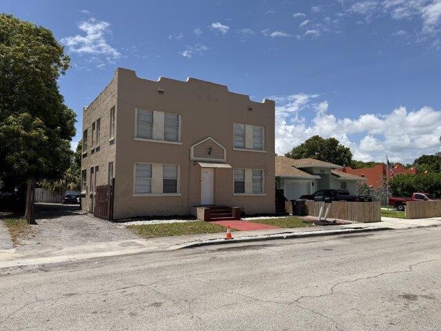 house with 6 bedroom, West Palm Beach FL ES104898643