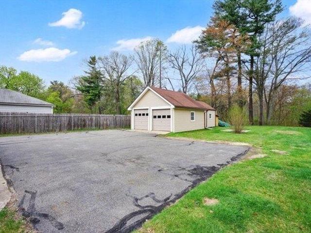 house with 6 bedroom, West Springfield MA ES105113193