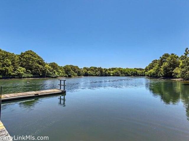 house with 6 bedroom, West Tisbury MA DS103662489