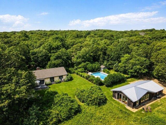 house with 6 bedroom, West Tisbury MA DS103070922