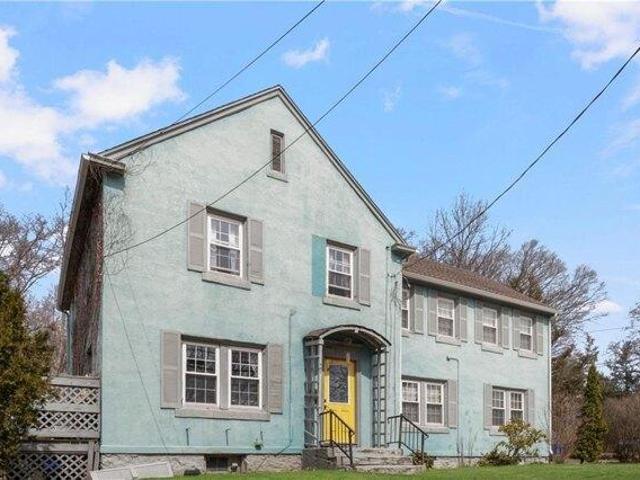 house with 6 bedroom, West Warwick RI ES103019818