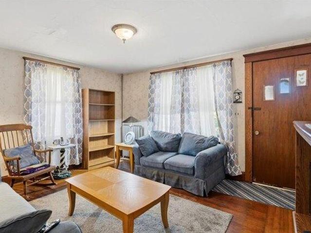 house with 6 bedroom, West Warwick RI ES104901953