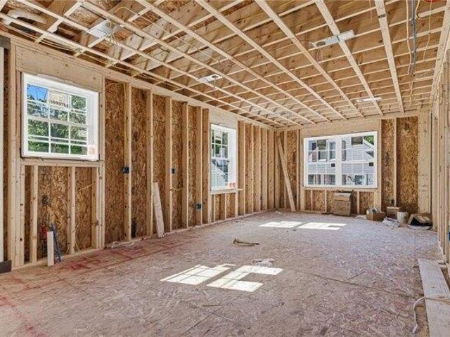 house with 6 bedroom, West Warwick RI ES105079687