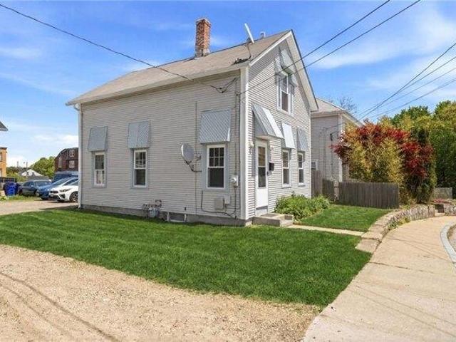 house with 6 bedroom, West Warwick RI ES105126380