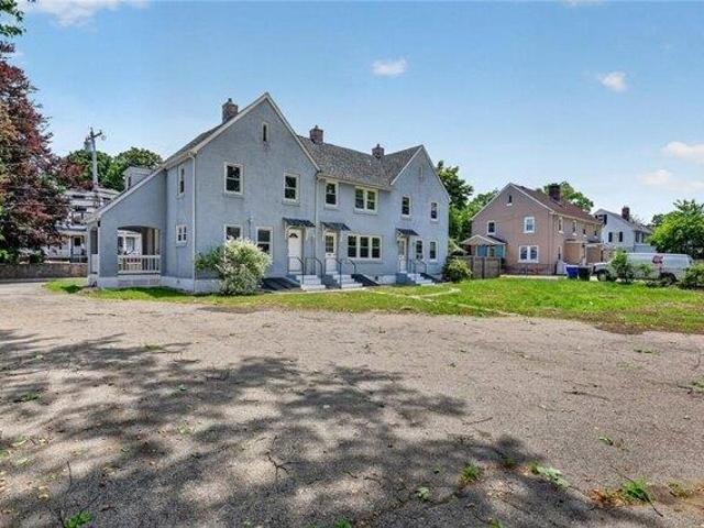house with 6 bedroom, West Warwick RI ES105232211