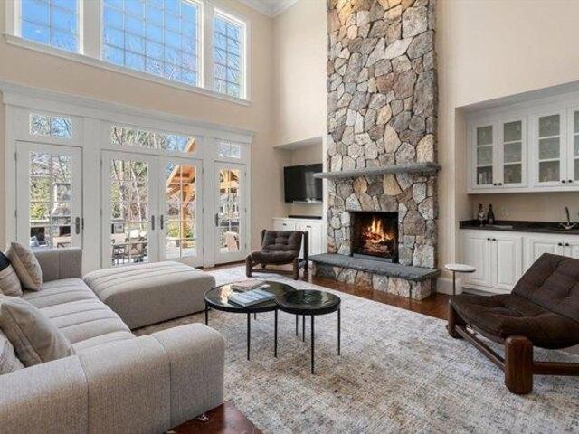 house with 6 bedroom, Weston MA ES103017927