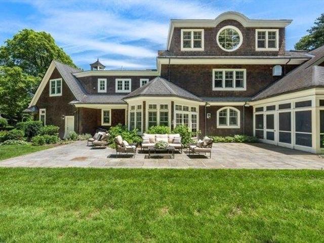 house with 6 bedroom, Weston MA ES104443369