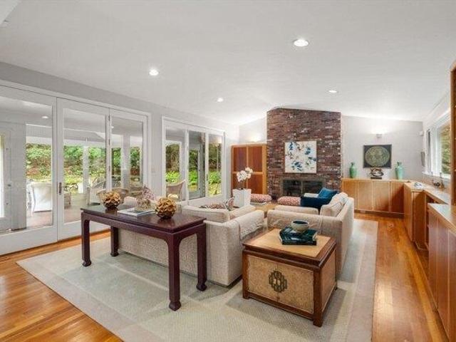 house with 6 bedroom, Weston MA ES105141625