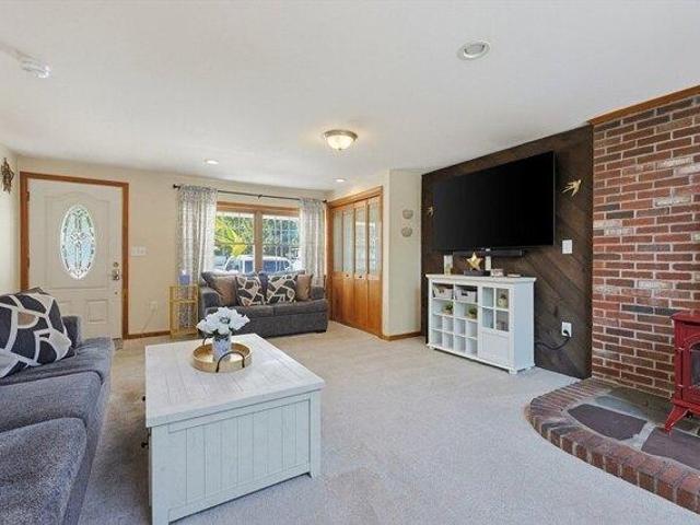 house with 6 bedroom, Weymouth MA ES104759815