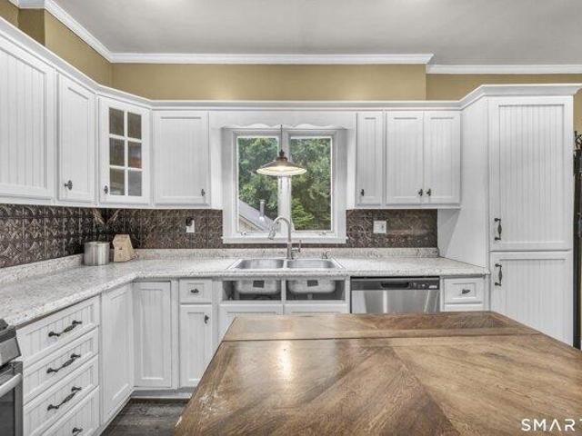 house with 6 bedroom, Windham CT ES105192562