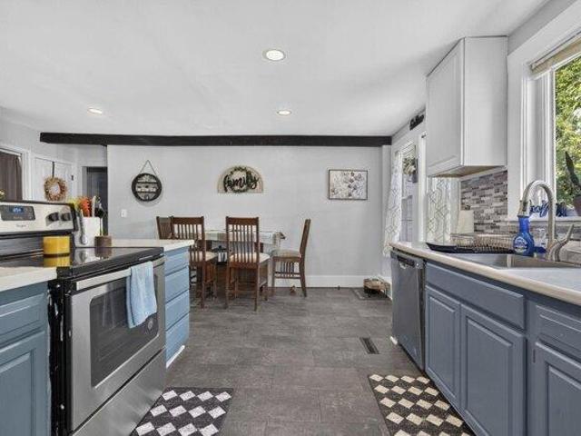 house with 6 bedroom, Wilton NH ES105350342