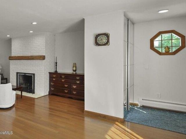 house with 6 bedroom, Williamstown MA ES103185346