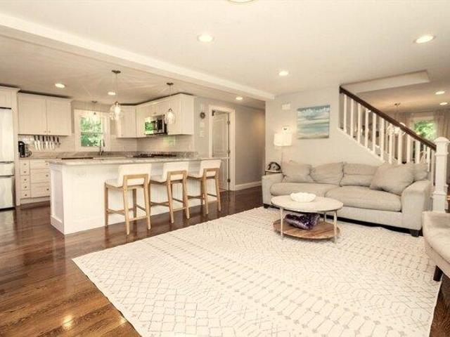 house with 6 bedroom, Wilmington MA ES104444287