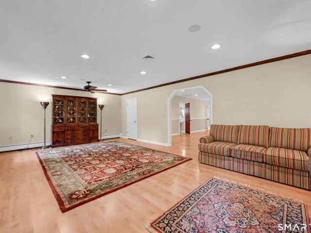 house with 6 bedroom, Woodbury CT ES105143586