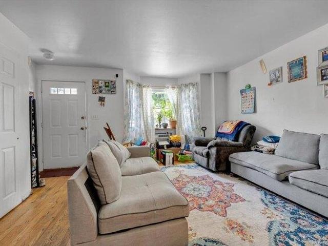 house with 6 bedroom, Woodhaven NY ES104921557