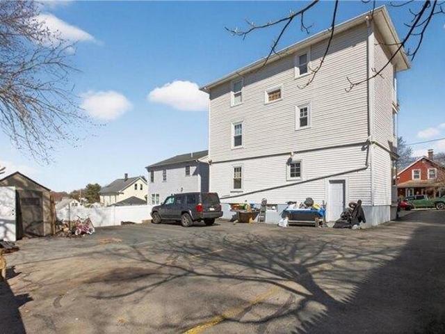 house with 6 bedroom, Woonsocket RI DLS102479793