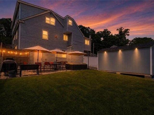 house with 6 bedroom, Woonsocket RI DS103498454