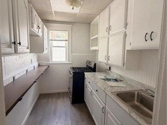 house with 6 bedroom, Woonsocket RI ES105114730