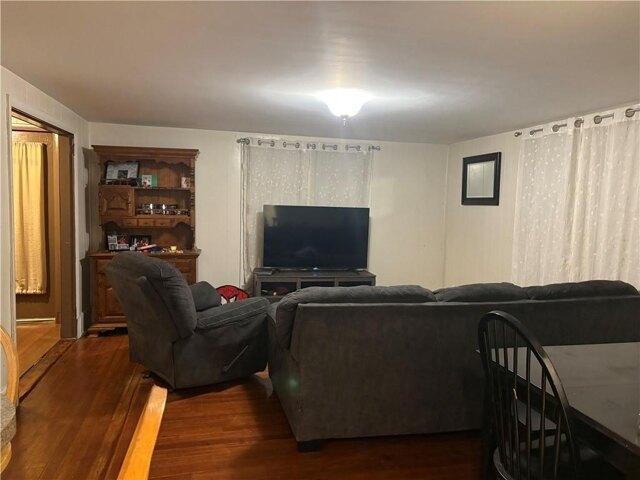 house with 6 bedroom, Woonsocket RI ES105114875