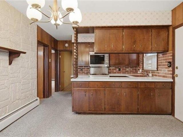 house with 6 bedroom, Woonsocket RI ES105205997