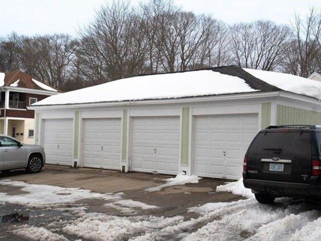 house with 6 bedroom, Woonsocket RI ES103074097
