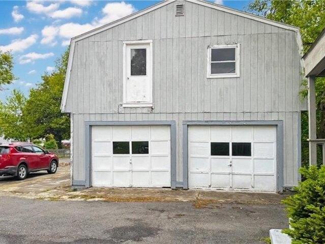 house with 6 bedroom, Woonsocket RI ES103159484