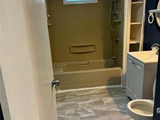 house with 6 bedroom, Woonsocket RI ES103497685