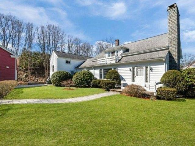 house with 6 bedroom, Woonsocket RI ES103806919