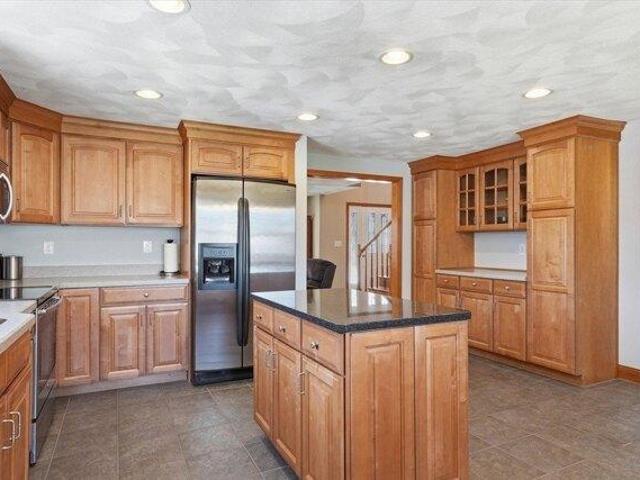 house with 6 bedroom, Woburn MA DS102822524