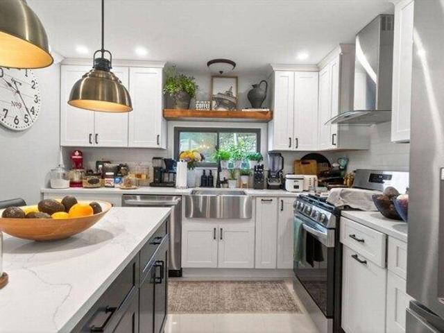 house with 6 bedroom, Woburn MA ES102859658