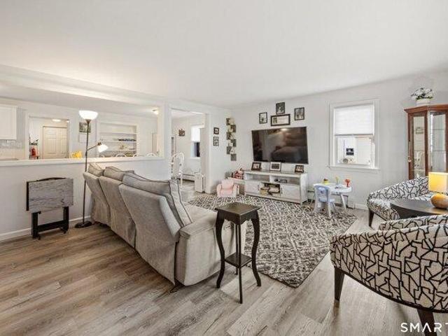 house with 6 bedroom, Wolcott CT DS102028308