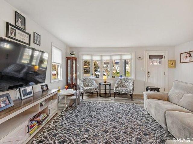 house with 6 bedroom, Wolcott CT ES103100309