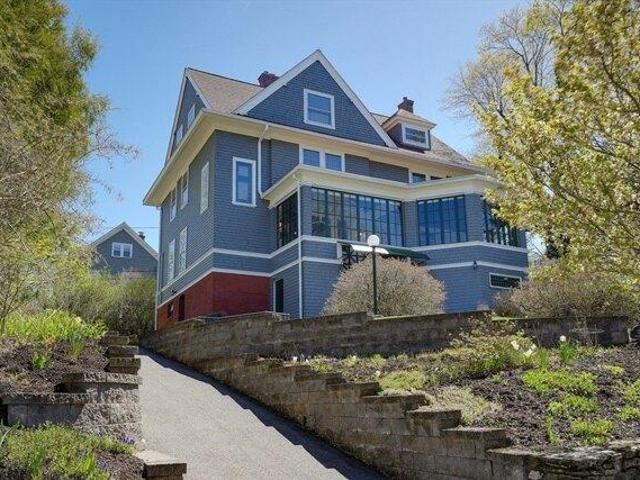 house with 6 bedroom, Worcester MA DLS102280338