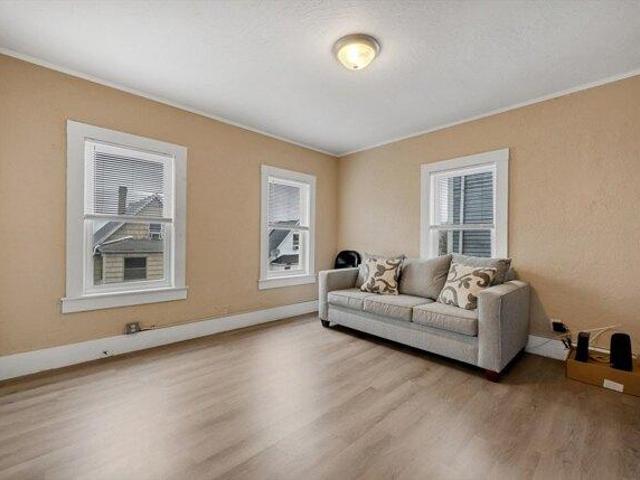 house with 6 bedroom, Worcester MA DLS102595042