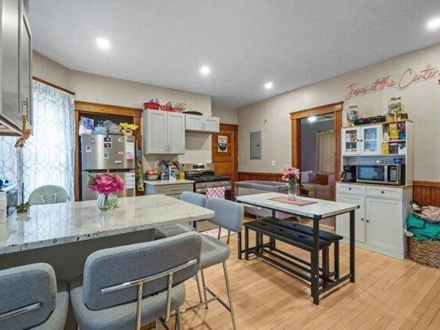 house with 6 bedroom, Worcester MA DS102156613