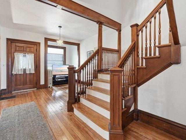 house with 6 bedroom, Worcester MA ES103809234