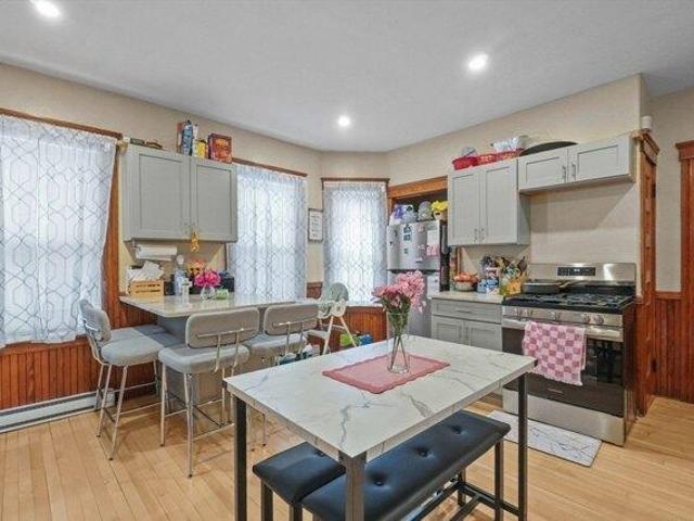 house with 6 bedroom, Worcester MA ES103018564