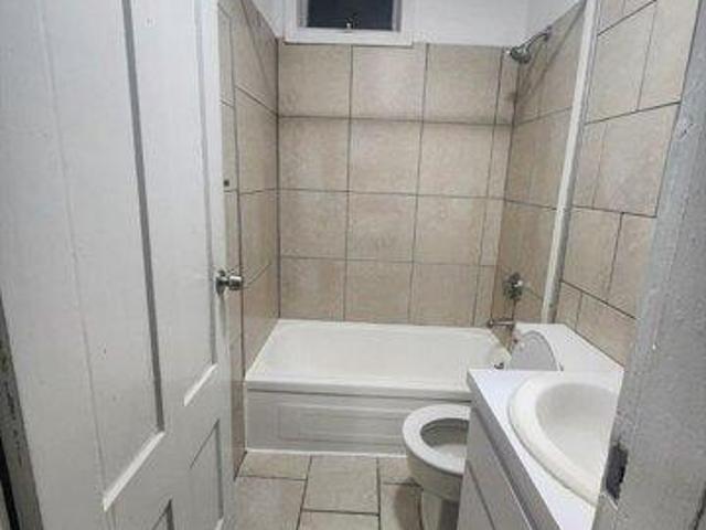 house with 6 bedroom, Worcester MA ES104410072