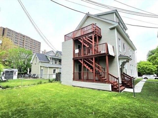 house with 6 bedroom, Worcester MA ES104716291