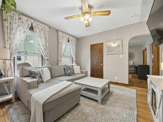 house with 6 bedroom, Worcester MA ES104904247