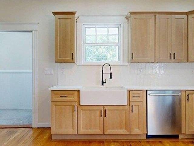 house with 6 bedroom, Worcester MA ES104113464