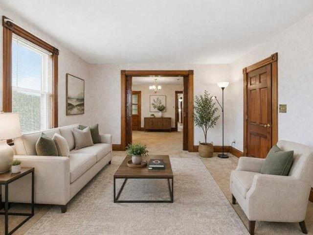 house with 6 bedroom, Worcester MA ES105497702