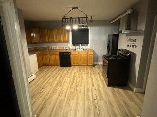house with 6 bedroom, Worcester MA ES105040643