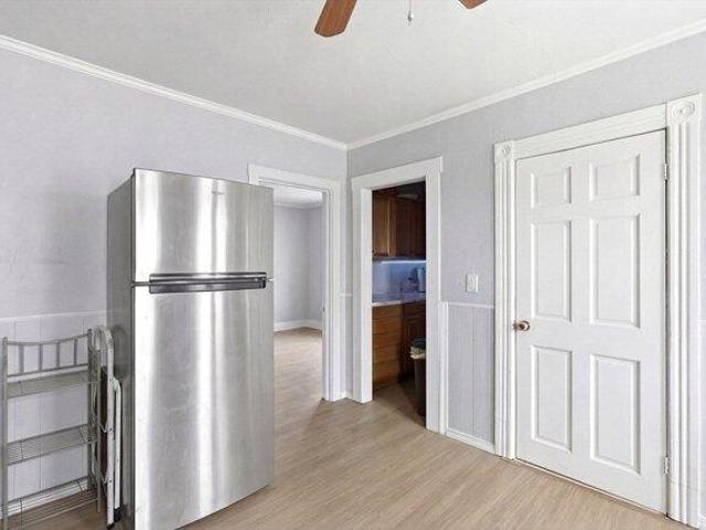 house with 6 bedroom, Worcester MA ES105040980
