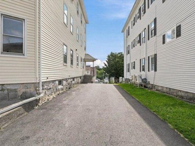 house with 6 bedroom, Worcester MA ES105041071
