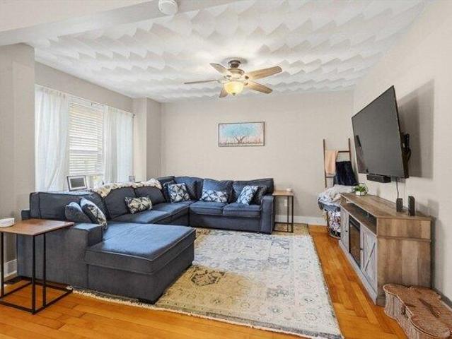 house with 6 bedroom, Worcester MA ES105060722