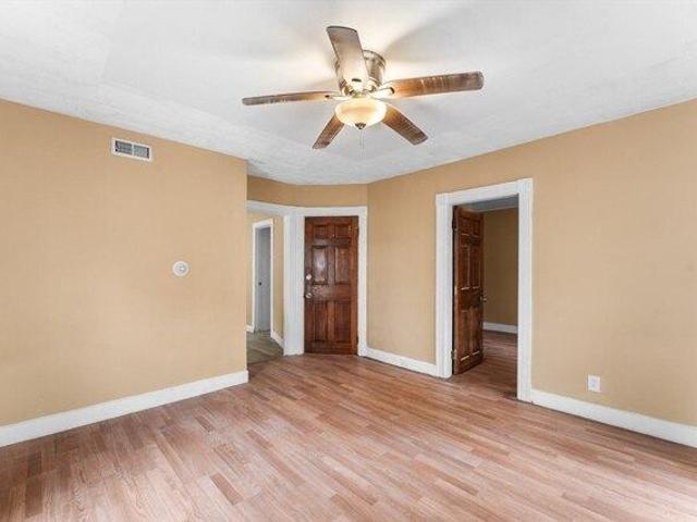 house with 6 bedroom, Worcester MA ES105060829
