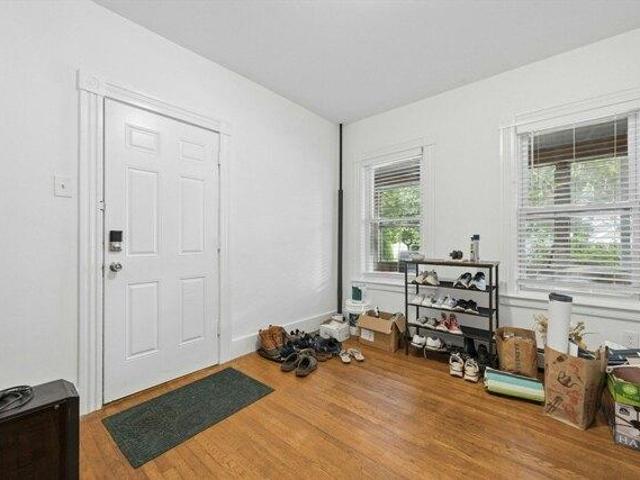 house with 6 bedroom, Worcester MA ES105083194