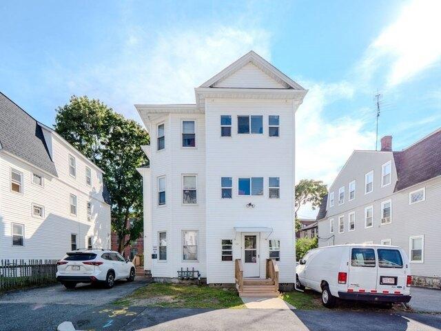 house with 6 bedroom, Worcester MA ES105205922